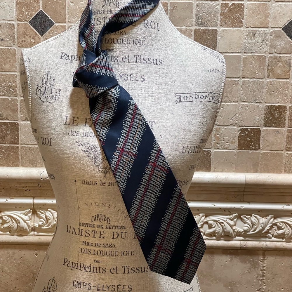 Christian Dior Vintage Navy Silk Necktie - Gem